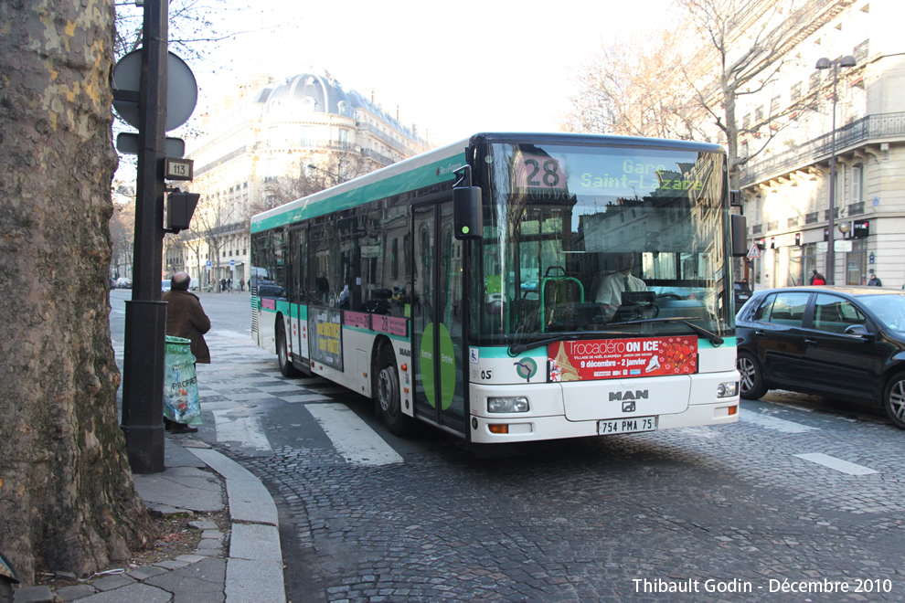 Bus 9005 (754 PMA 75) sur la ligne 28 (RATP) à Haussmann (Paris ...