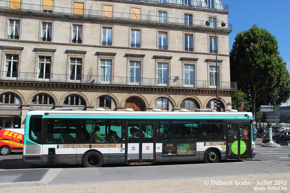 Bus 8483 106 QJH 75 Sur La Ligne 85 RATP Louvre Rivoli Paris
