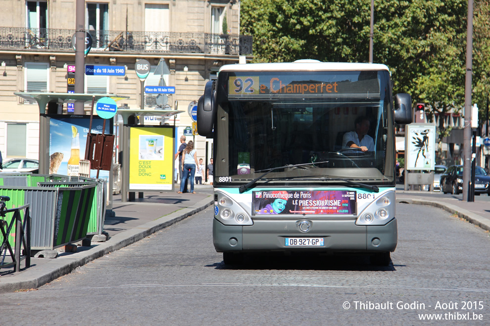 Bus 8801 (DB-927-GP) sur la ligne 92 (RATP) à Montparnasse – Bienvenüe ...