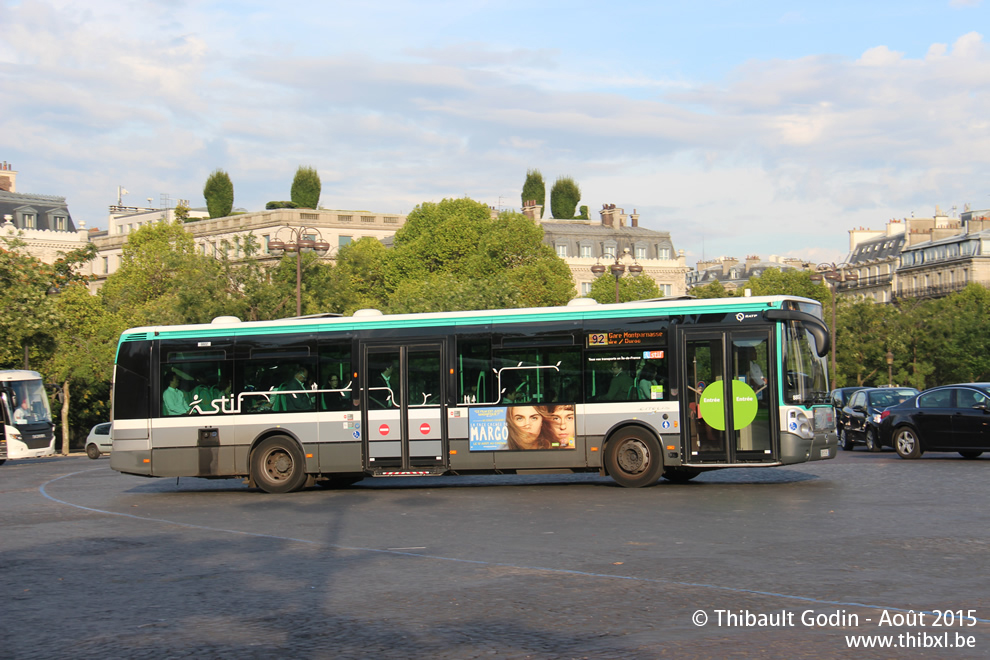Bus 8802 DB 912 HC Sur La Ligne 92 RATP Charles De Gaulle