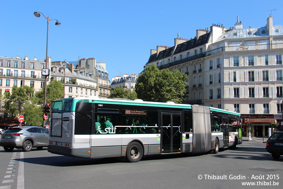 Bus 1661 (CY-587-RD) sur la ligne 95 (RATP) à Montparnasse – Bienvenüe ...