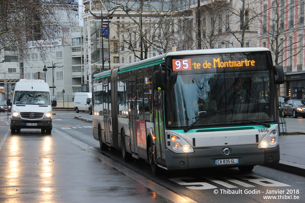 Bus 1656 CX 835 GL Sur La Ligne 95 RATP Pont Du Carrousel Paris Bus 1656 CX 835 GL Sur La Ligne 95 RATP Pont Du Carrousel Paris