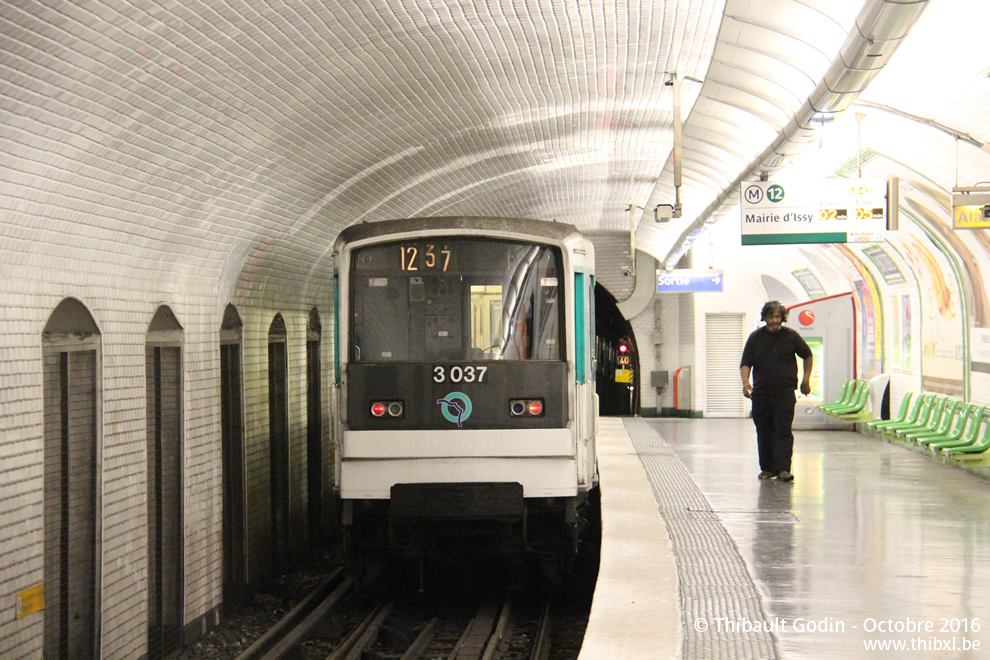 Ligne 12 – Photos de trams et autres transports urbains