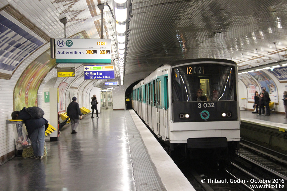 Ligne 12 – Photos de trams et autres transports urbains