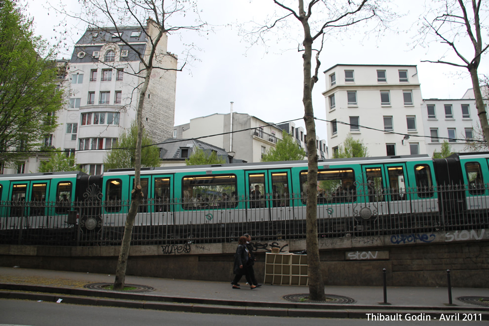 Anvers (Paris) – Photos de trams et autres transports urbains