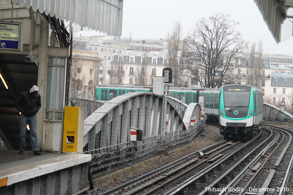 Ligne 2 – Photos de trams et autres transports urbains