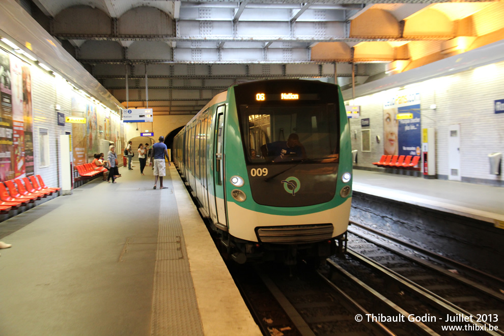 Ligne 2 – Photos de trams et autres transports urbains