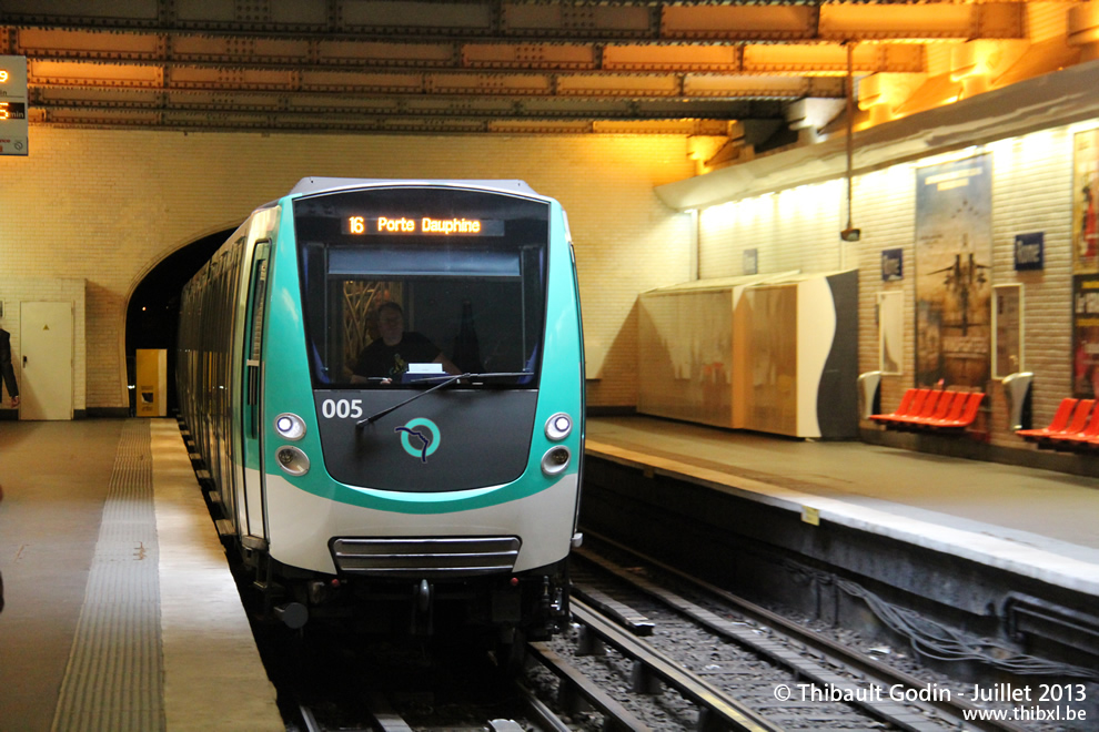 Ligne 2 – Photos de trams et autres transports urbains