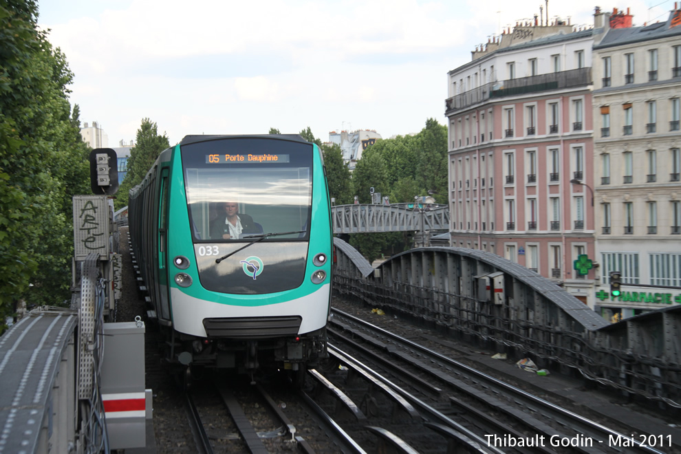 Ligne 2 – Photos de trams et autres transports urbains