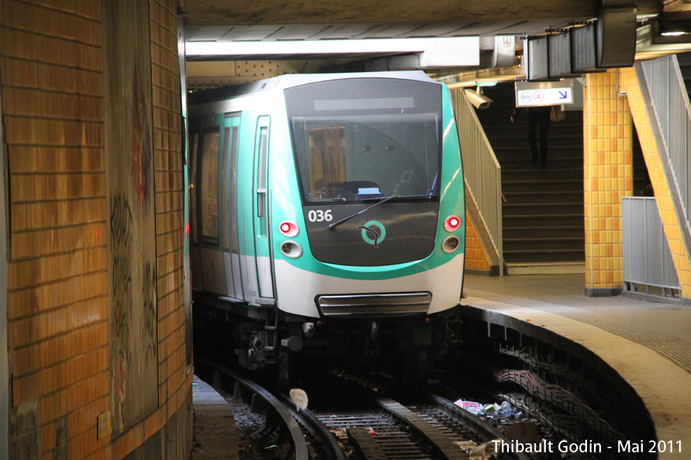 Ligne 2 – Photos de trams et autres transports urbains